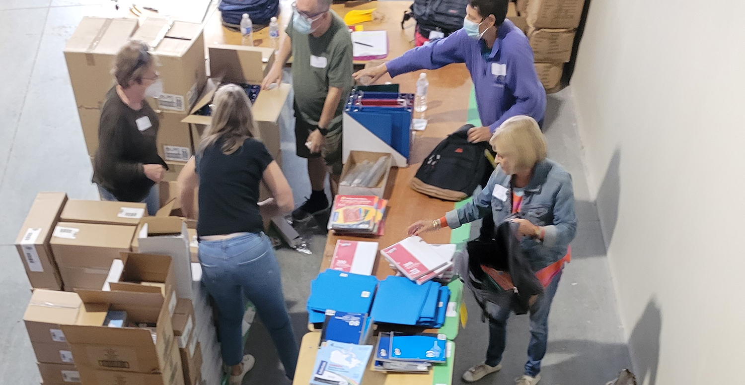 Na'amat Calgary packs 830 backpacks for children seeking refuge in ...