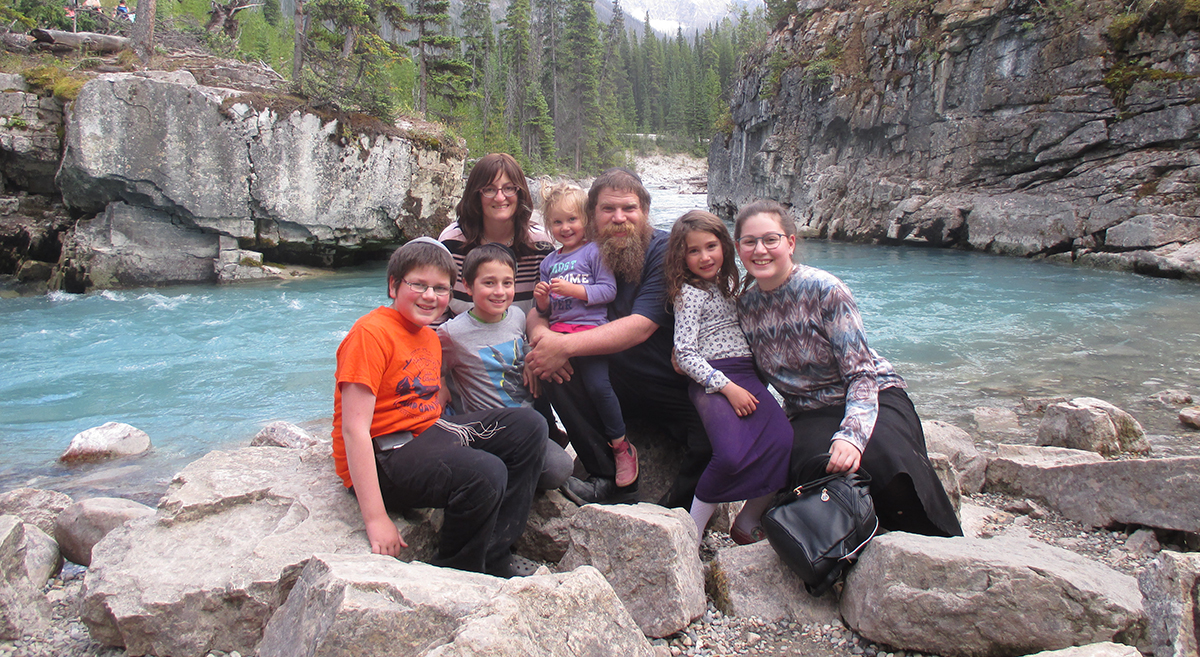 The Pinson family is moving to Chabad of the Rockies - Alberta Jewish News