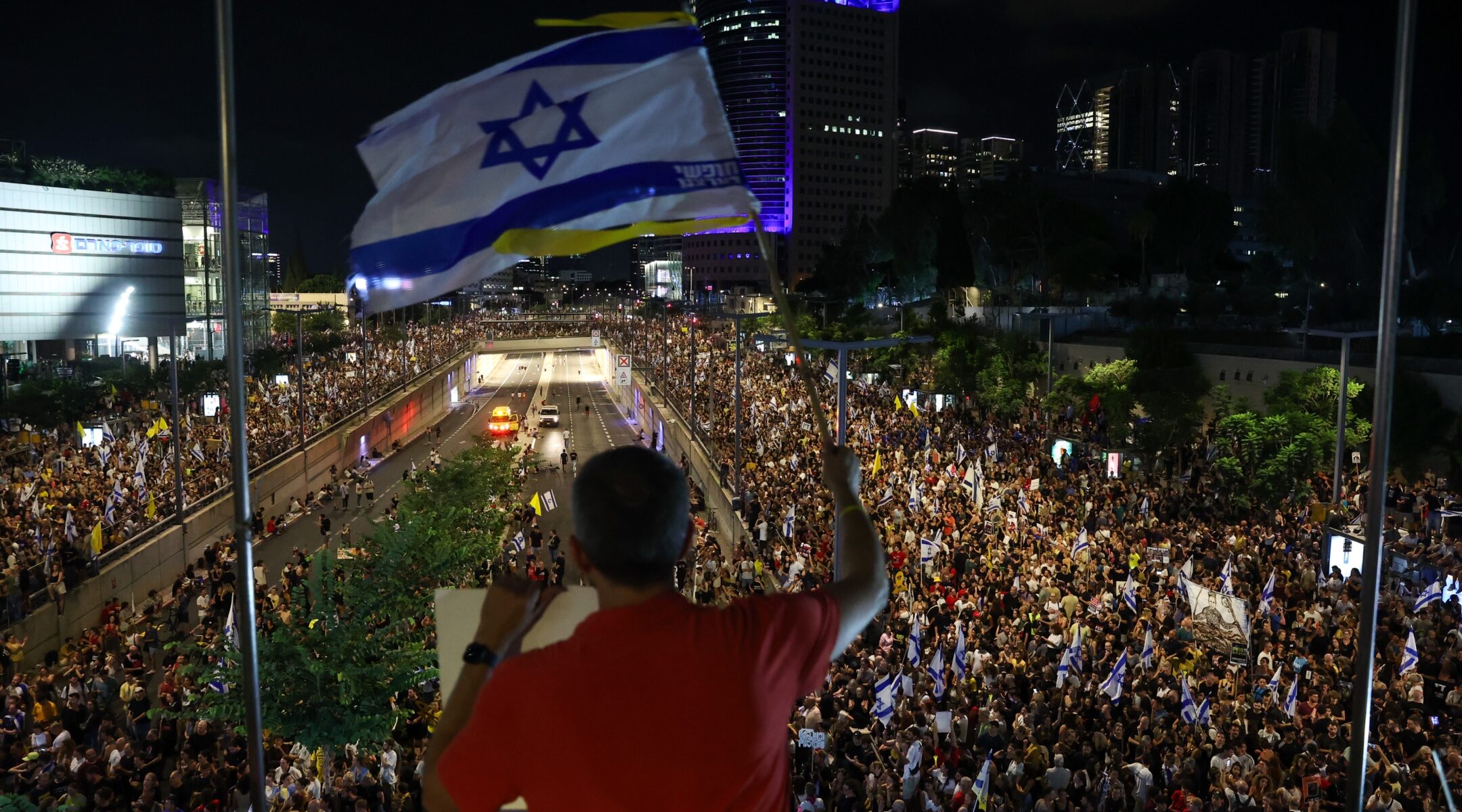 Cops clash with Tel Aviv protesters on 4th night of rallies demanding ...